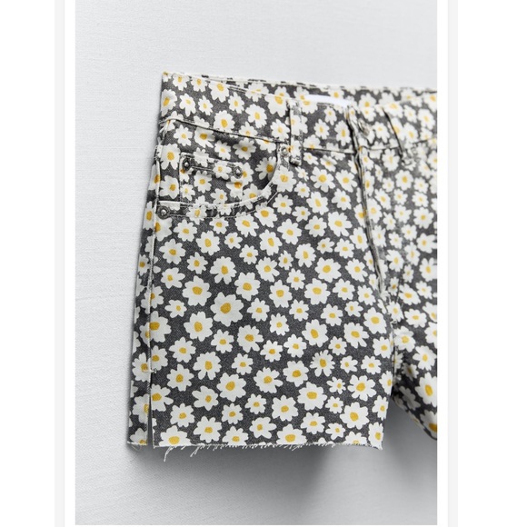 Zara | Shorts | Zara High Rise Daisy Print Shorts | Poshmark